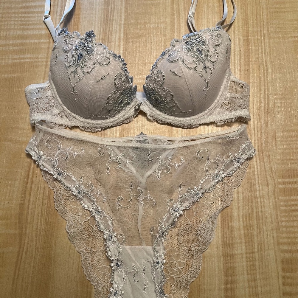 Lise Charmel Embroidered Bridal Lingerie Set 32b And S - Gem